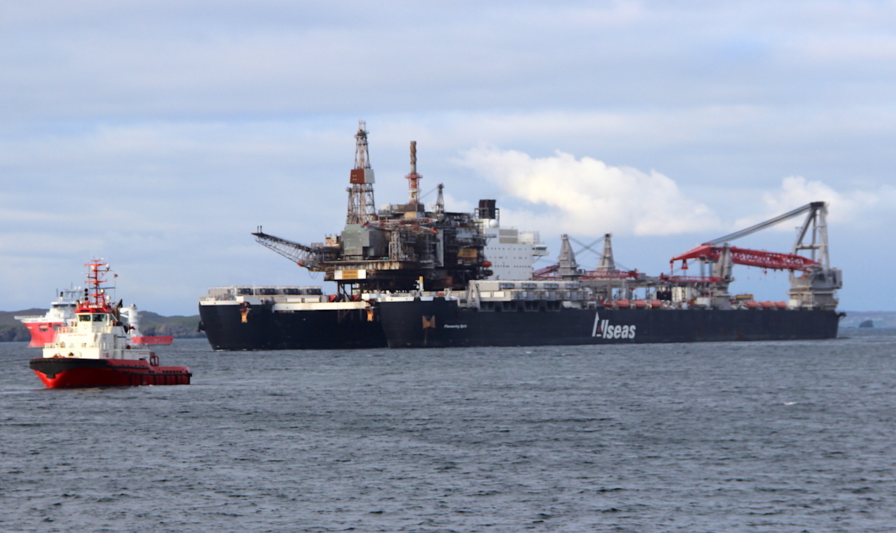 Ninian North rig arrives in Lerwick for decommissioning | Shetland News
