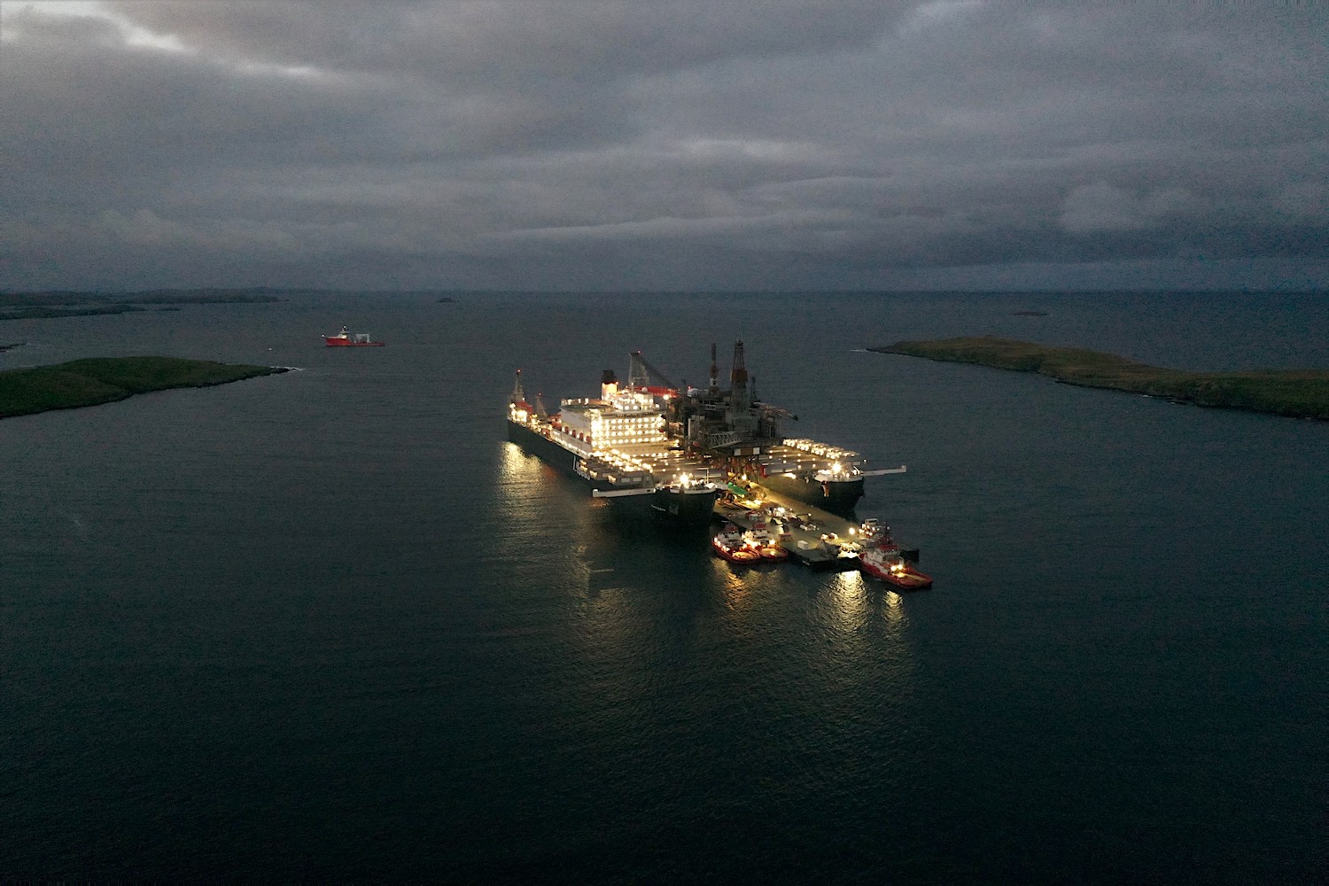 Pioneering Spirit delivers Ninian Northern platform for decommissioning ...