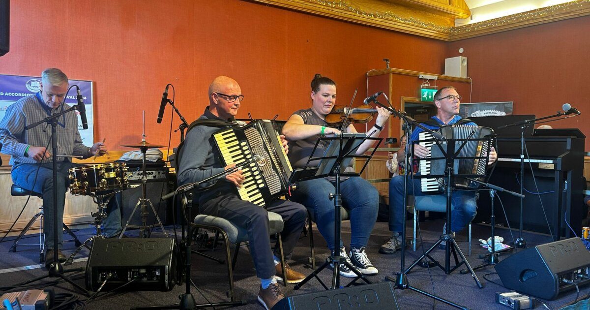 Accordion and fiddle festival opens to packed audience | Shetland News
